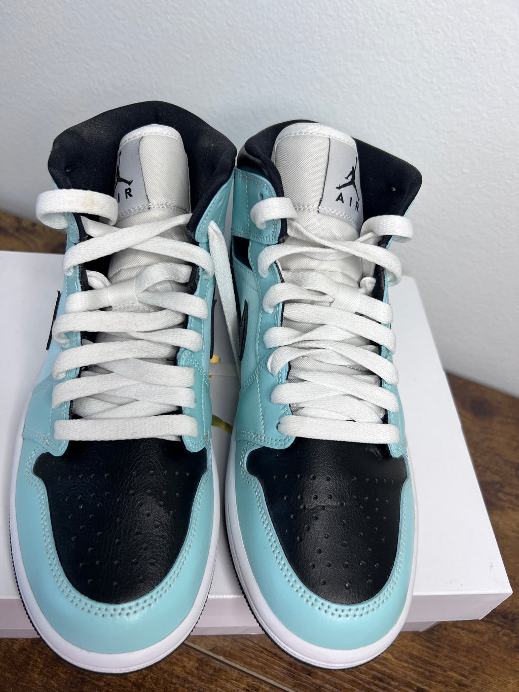 AIR JORDAN 1 MID – Outfitted Threadz